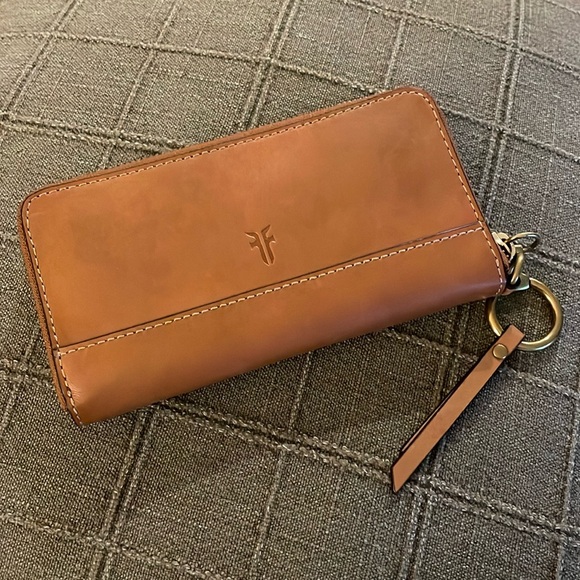 Frye | Bags | Frye Ilana Harnnes Zip Wallet | Poshmark